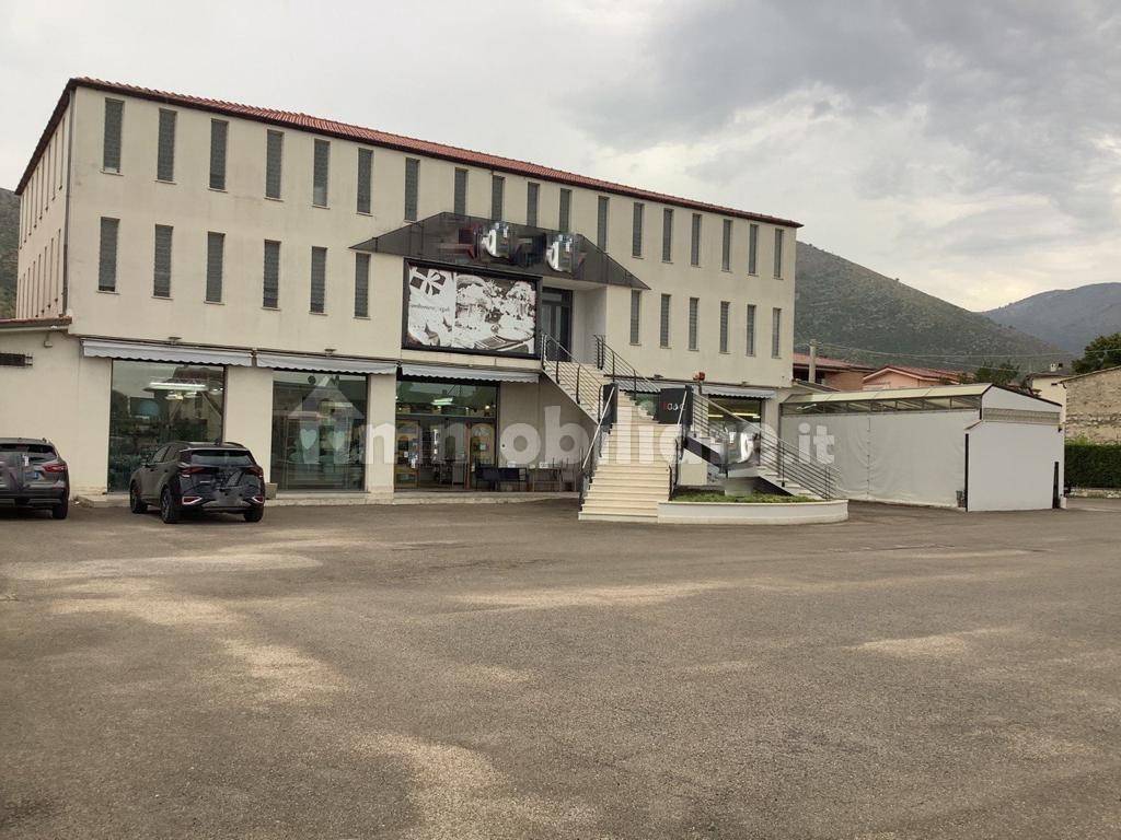 Locale commerciale in Vendita