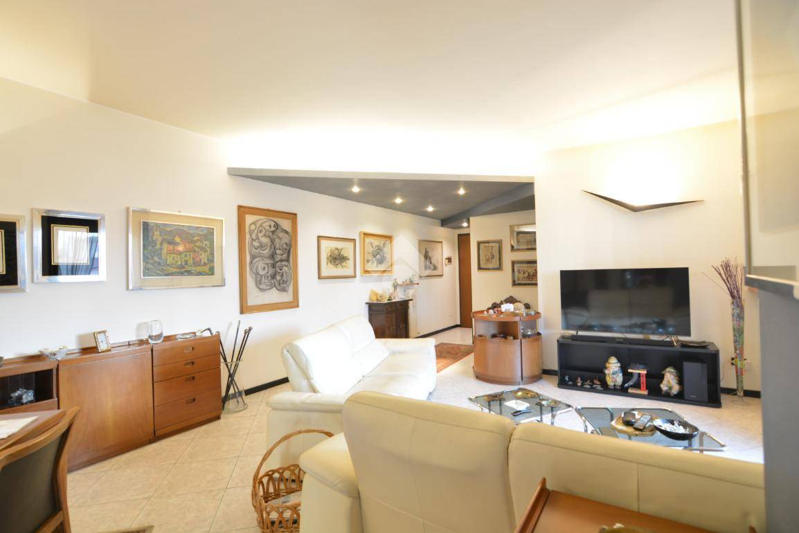 Quadrilocale via Giuseppe Garibaldi 71, Centro, Bernareggio