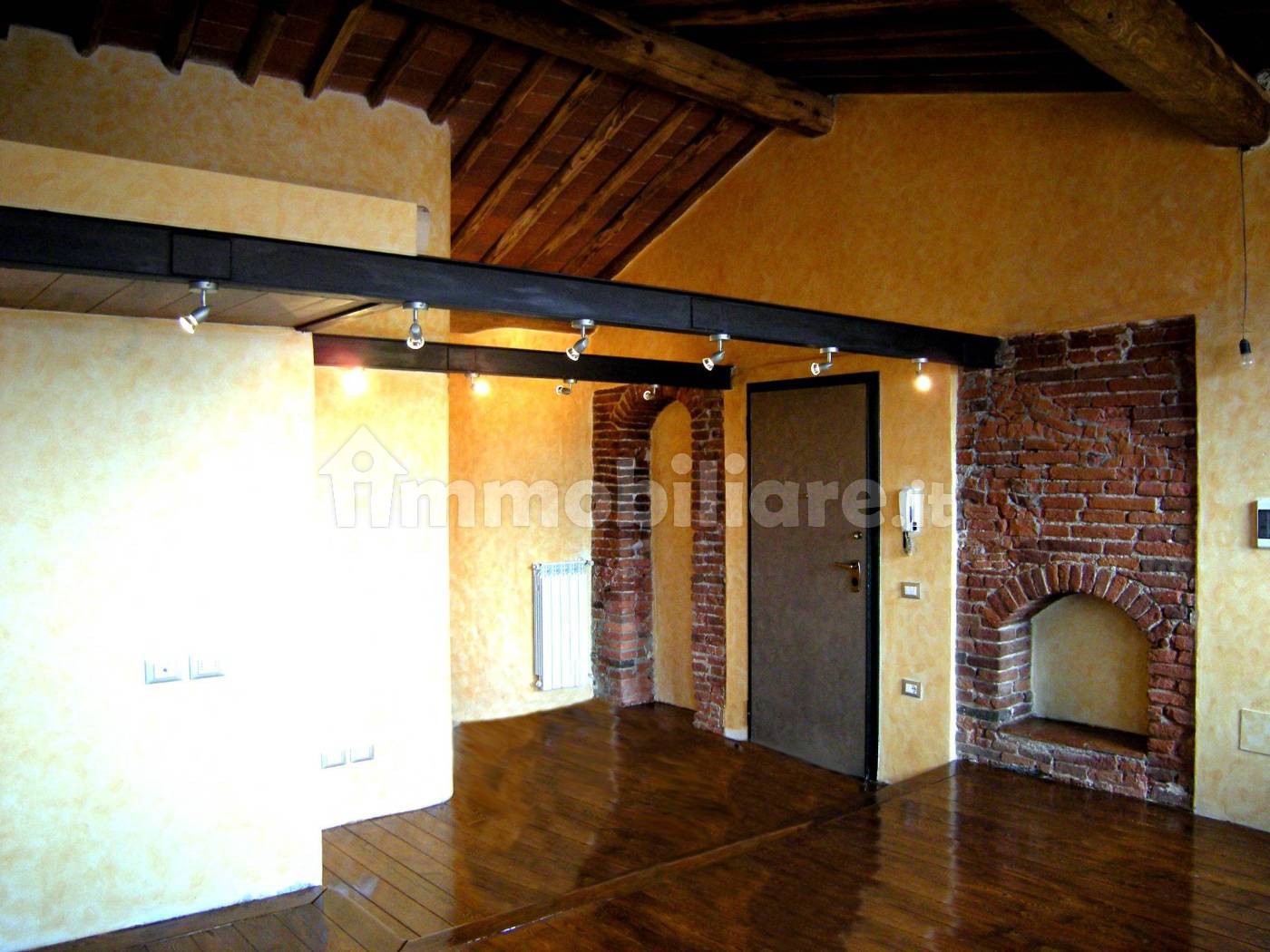 Trilocale via Santa Croce 44, Piazza Anfiteatro - Torre Guinigi, Lucca