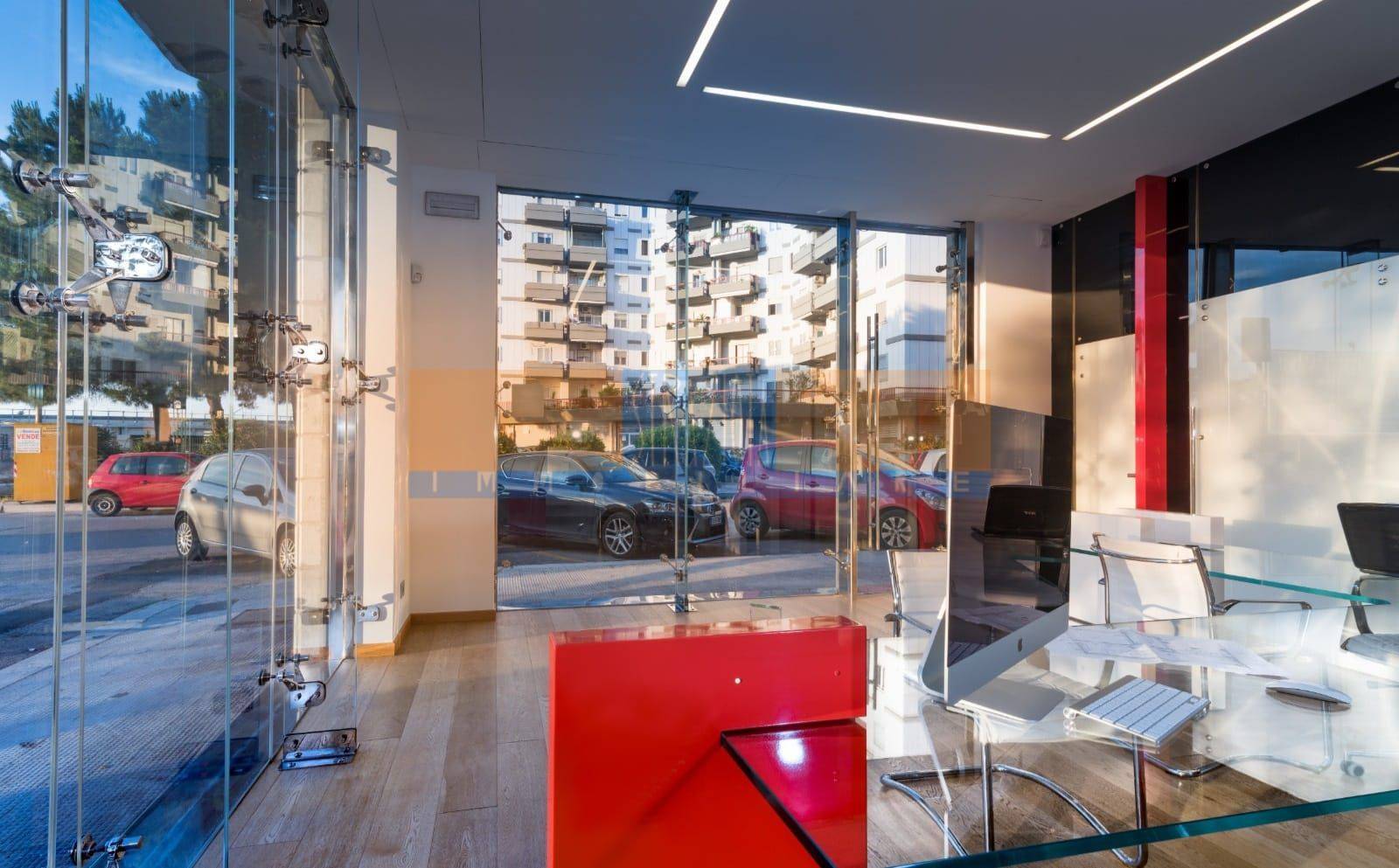 Locale commerciale in Vendita