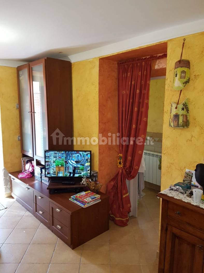 Trilocale via Pie&#x27; di Terra 36, Pozzaglia Sabino, Pozzaglia Sabina