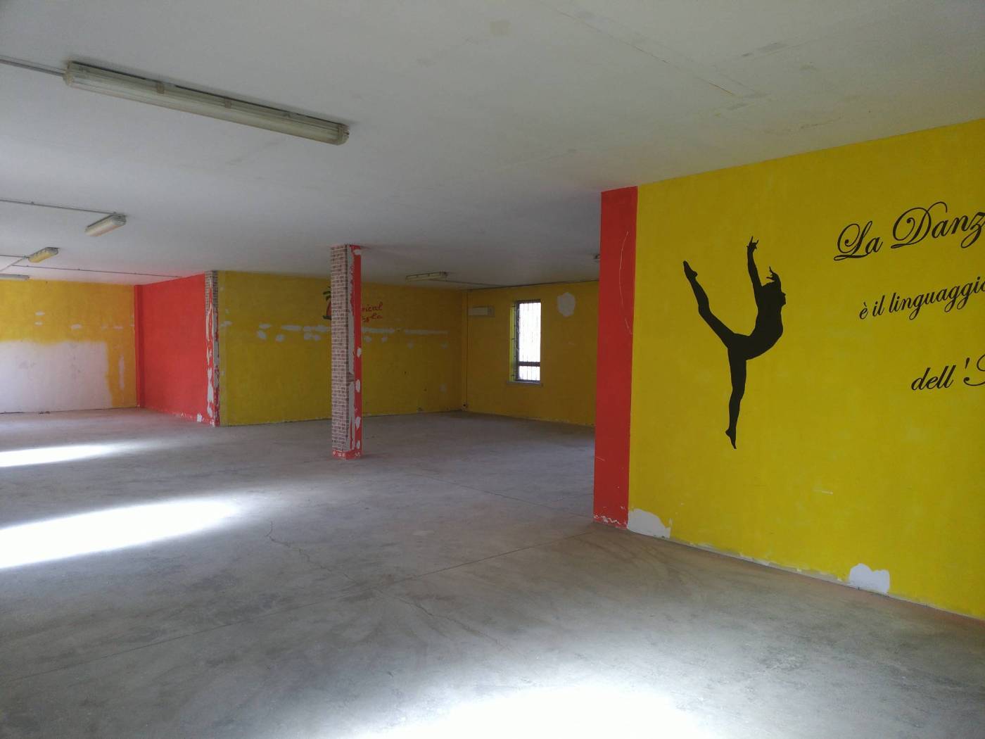 Locale commerciale in Vendita