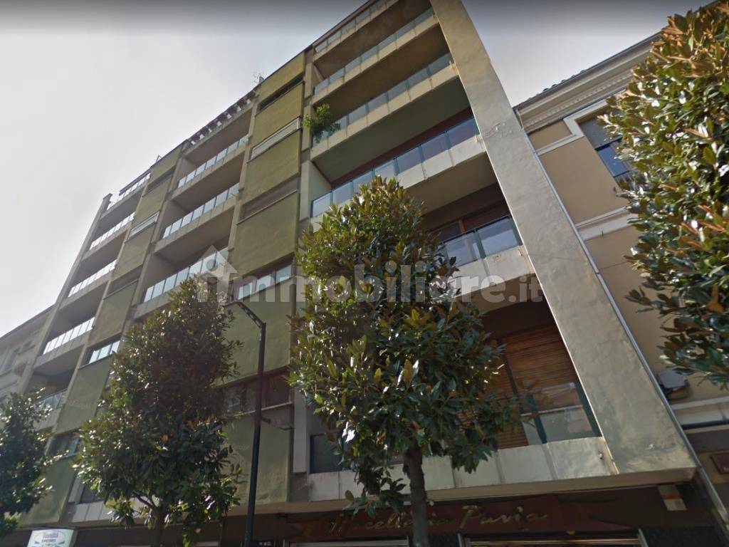 Trilocale corso Dante 100, Centro Storico, Asti