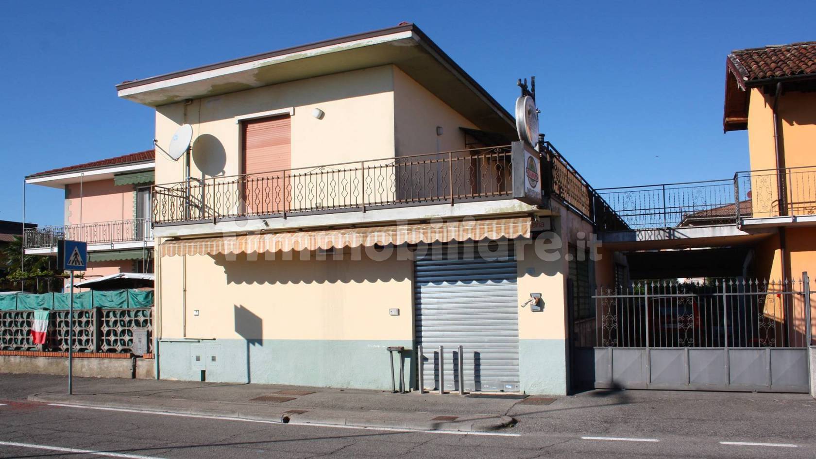 Locale commerciale in Vendita