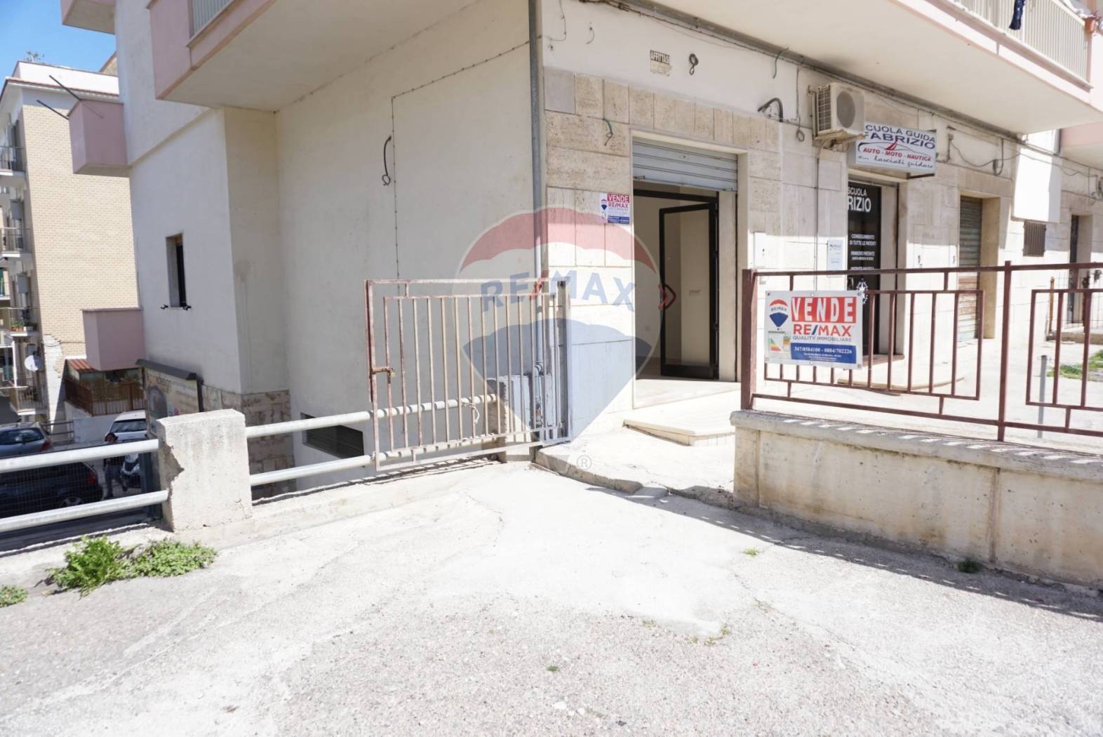 Locale commerciale in Vendita