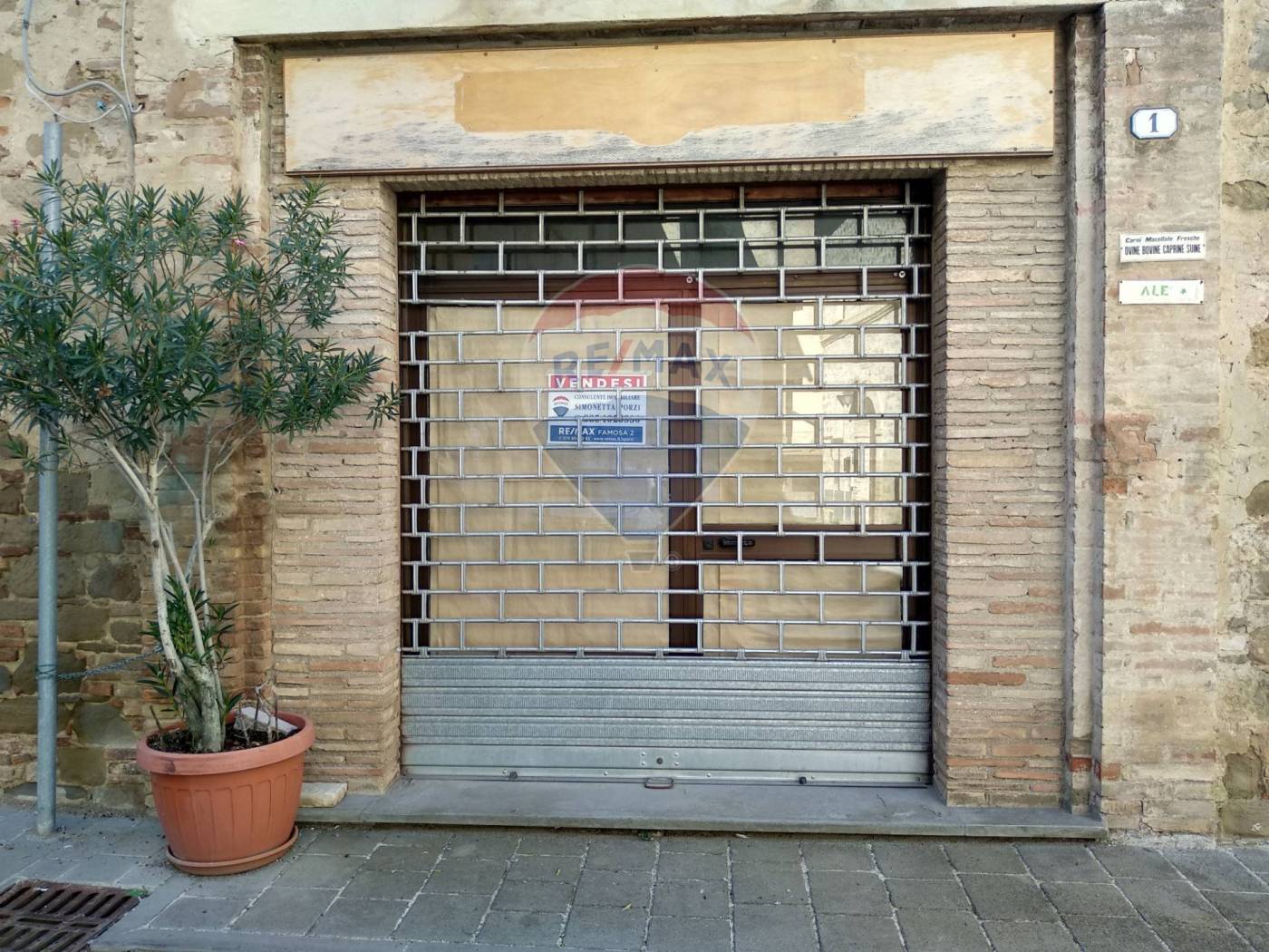 Locale commerciale in Vendita