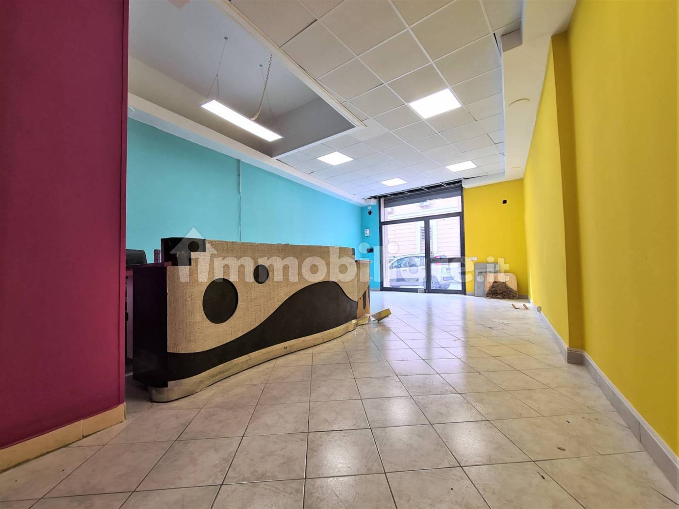 Locale commerciale in Vendita