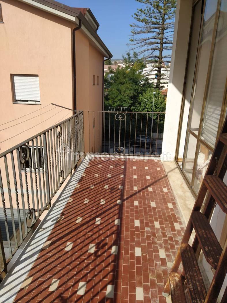 Quadrilocale via Vittoria 31, Bianco