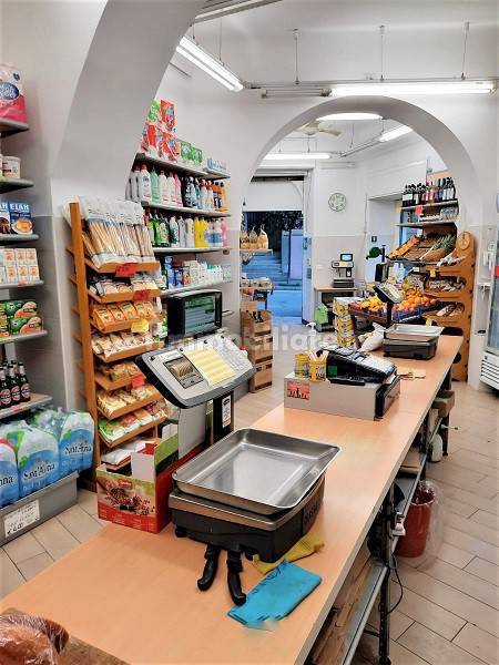 Negozio di frutta e verdura in Vendita