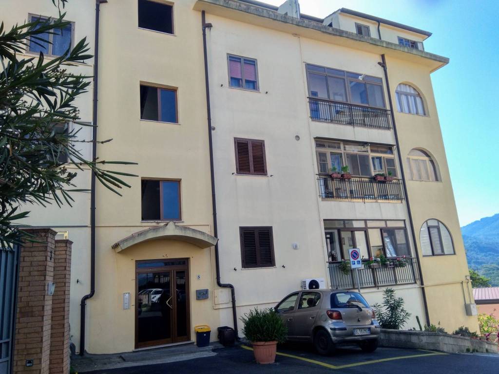 Vendita Appartamento In Viale Cassiodoro Squillace Buono Stato Terzo