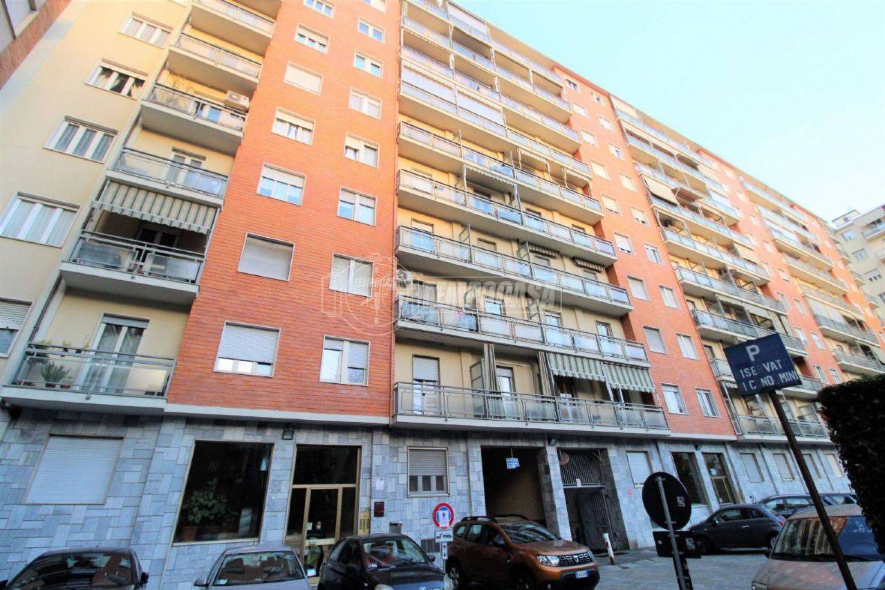 Trilocale via Cardinale Guglielmo Massaia 30, Borgo Vittoria, Torino