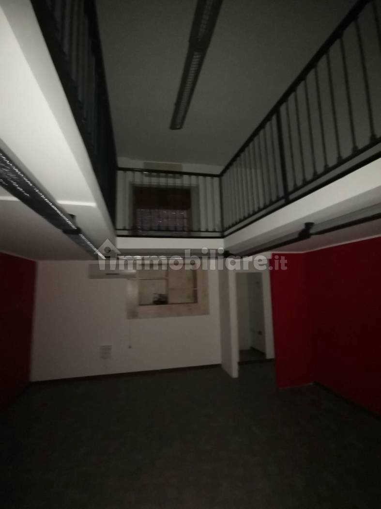 Locale commerciale in Vendita