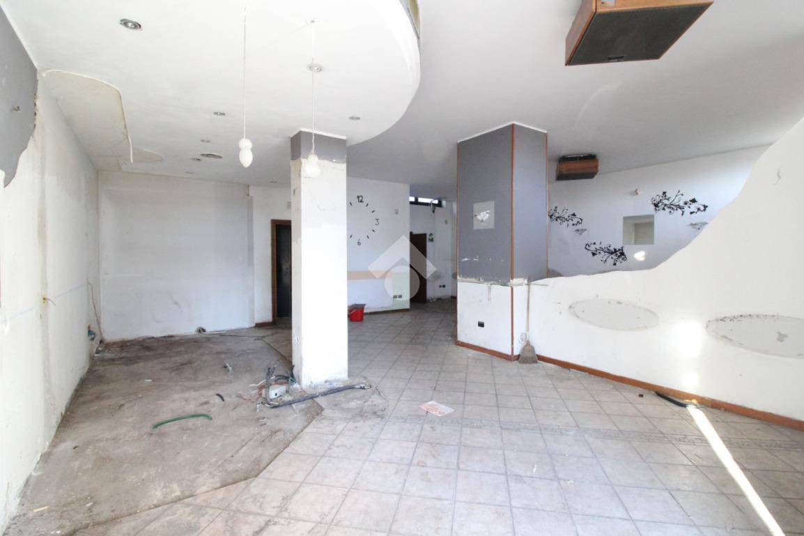 Locale commerciale in Vendita