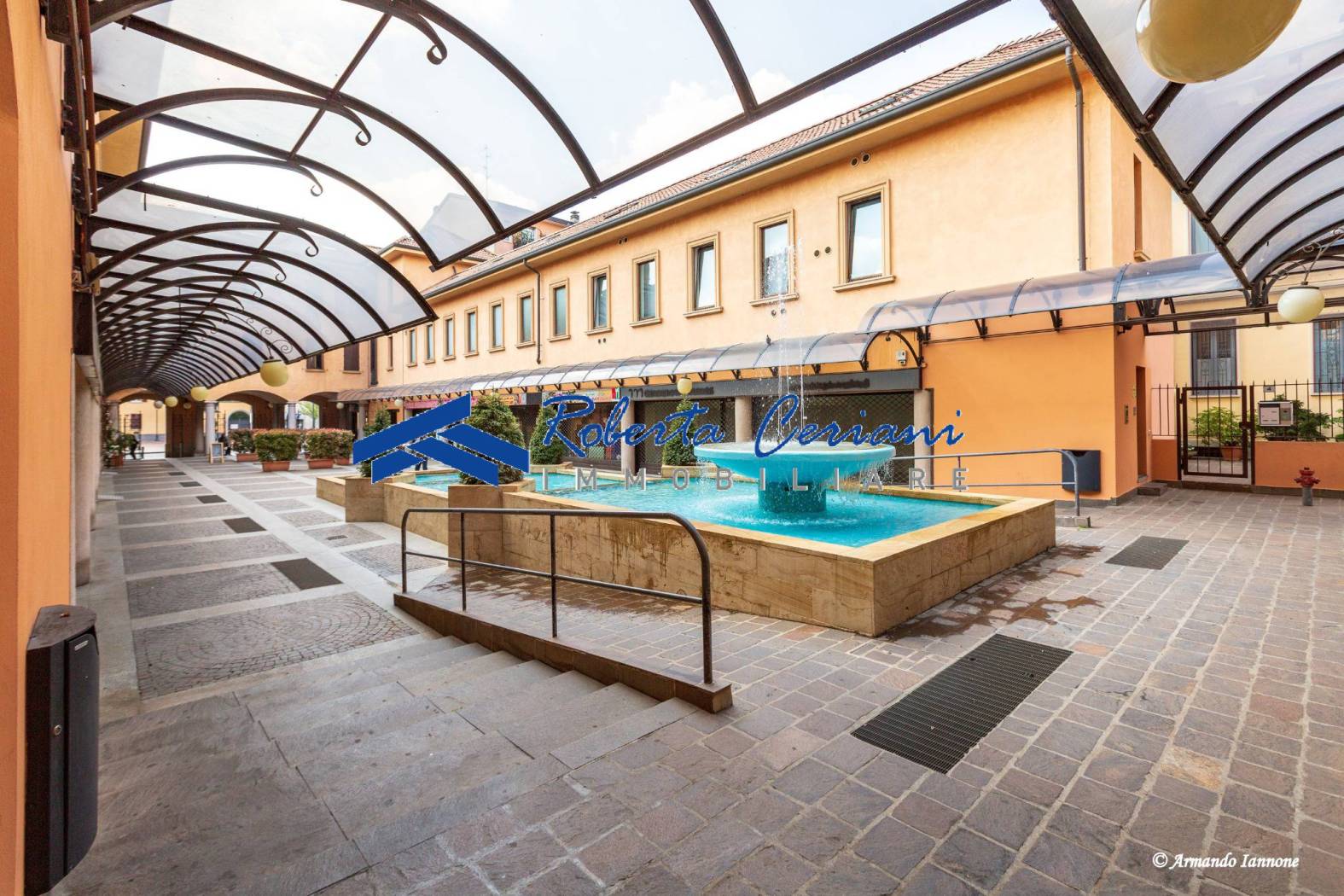 Locale commerciale in Vendita