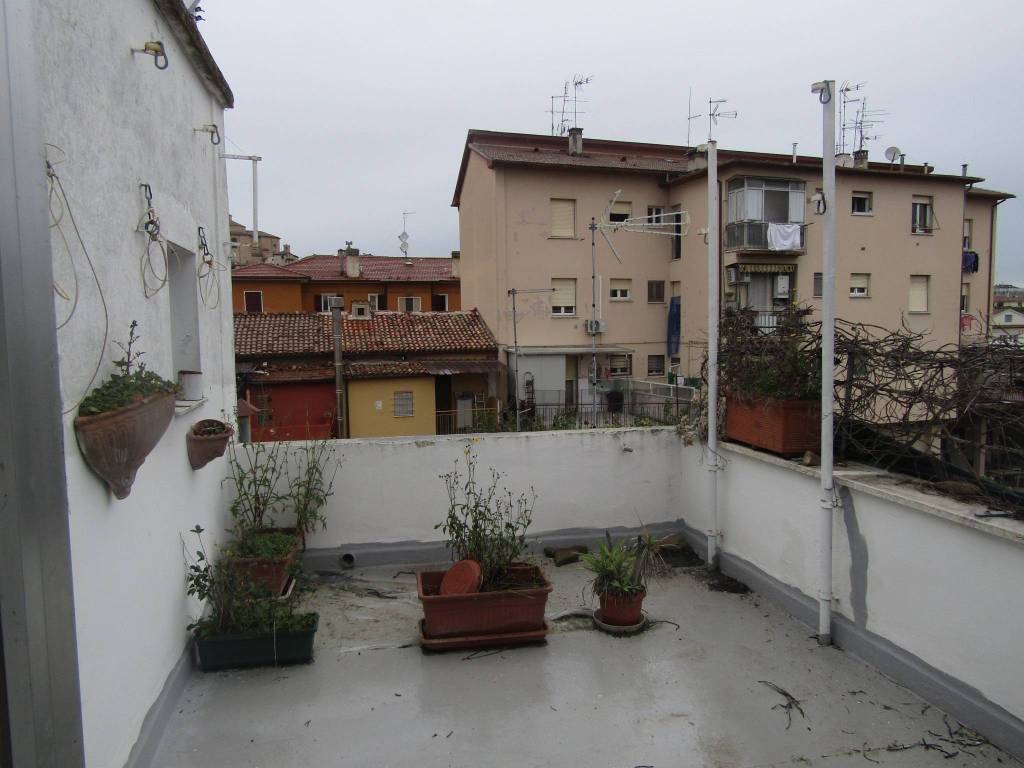 Vendita Appartamento in via Bruno Buozzi 14. Jesi. Buono stato, piano ...