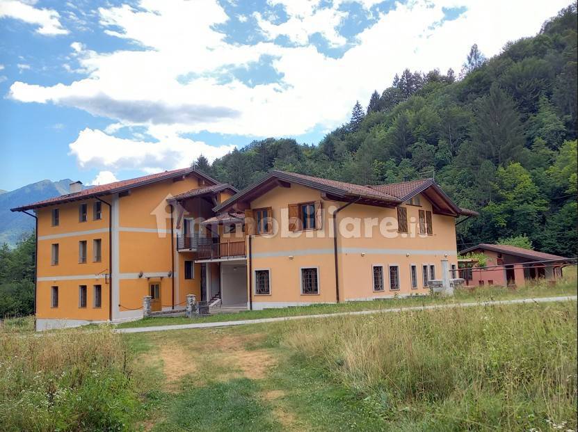 Locale commerciale in Vendita