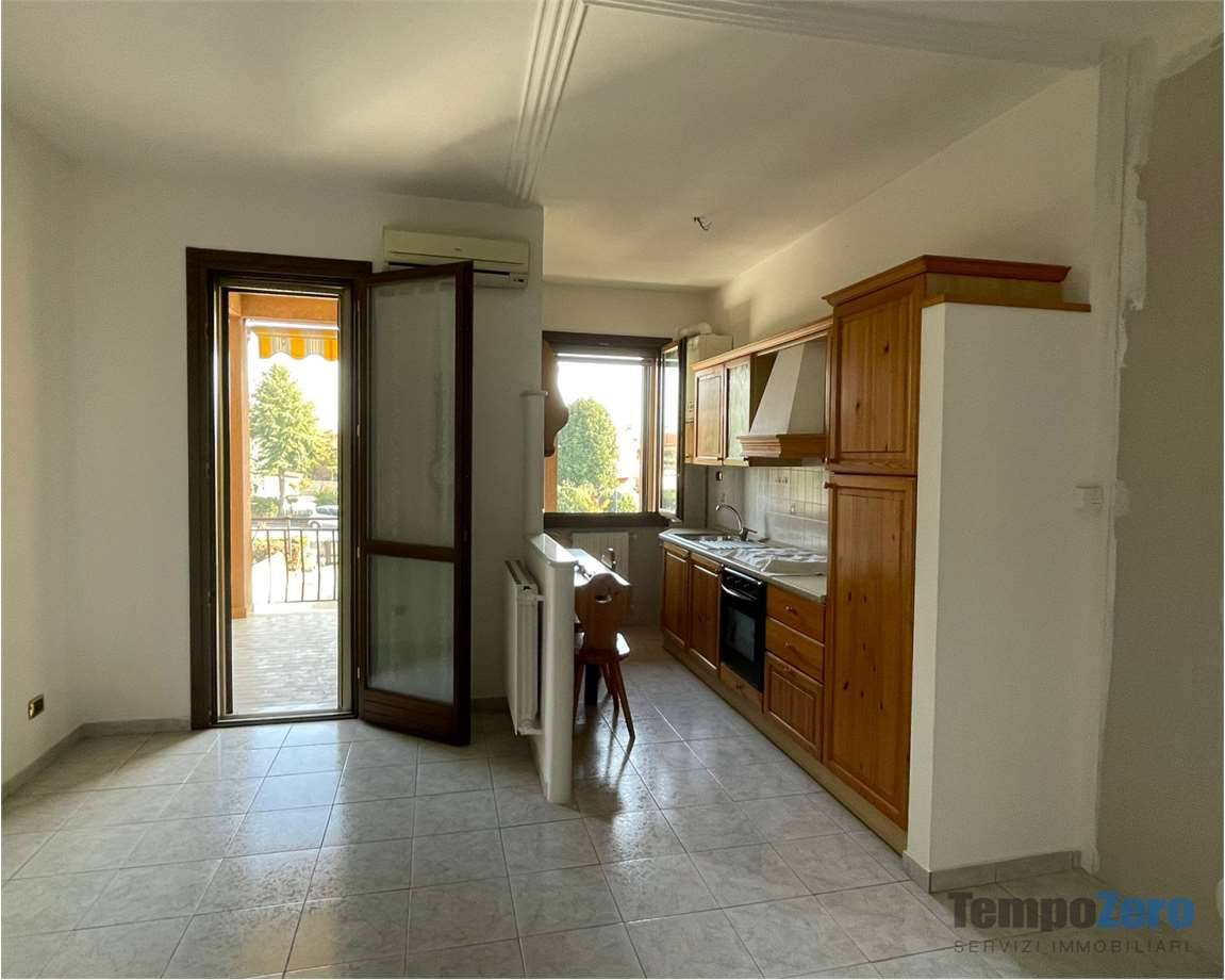 Bilocale via Giacomo Puccini, 12, Calcio