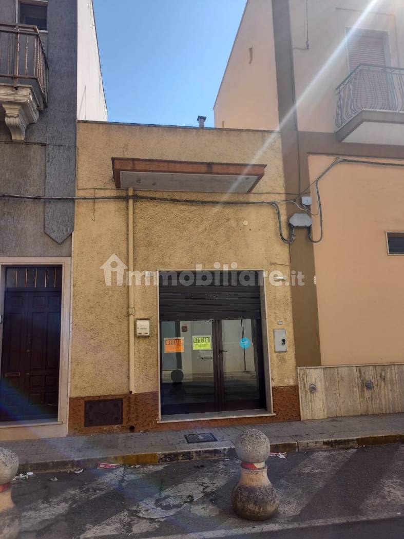Locale commerciale in Vendita