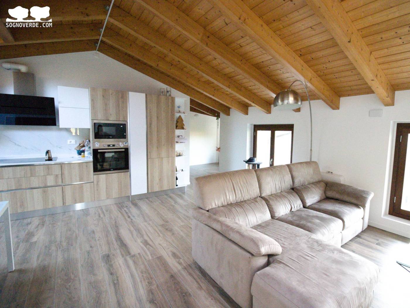 Trilocale via di Costa Lambro 7, Centro, Carate Brianza