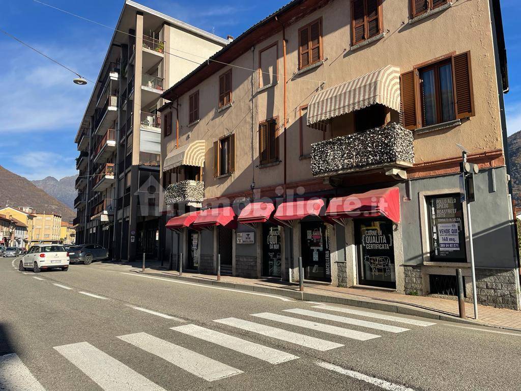 Locale commerciale in Vendita