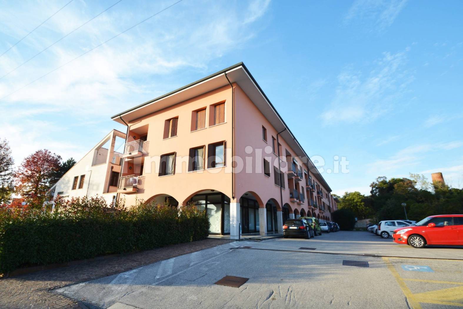 Locale commerciale in Vendita