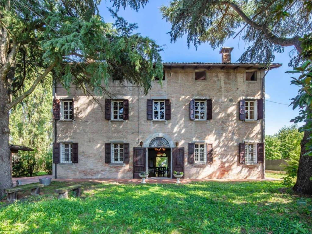 Vendita Casale in via Colombara Cento. Ottimo stato, posto auto, 850 m², rif. 99582108