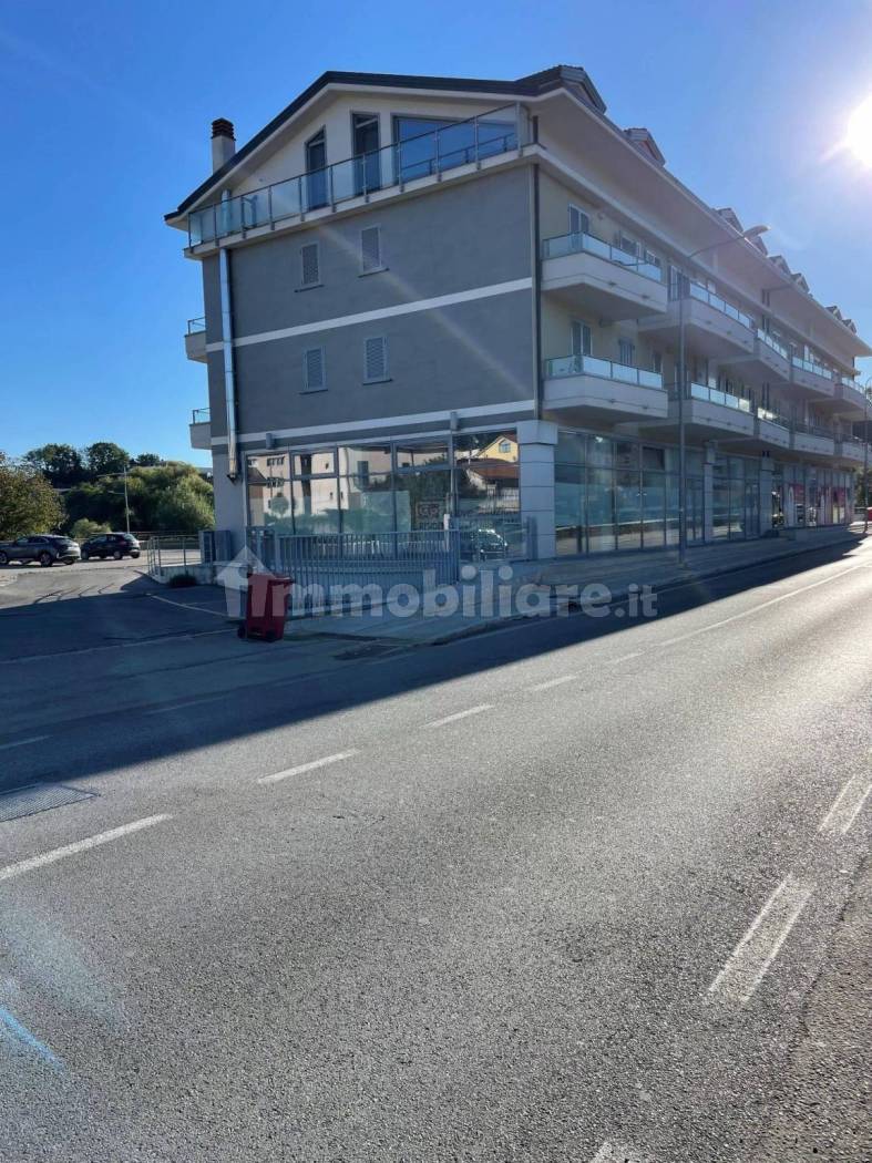 Locale commerciale in Vendita