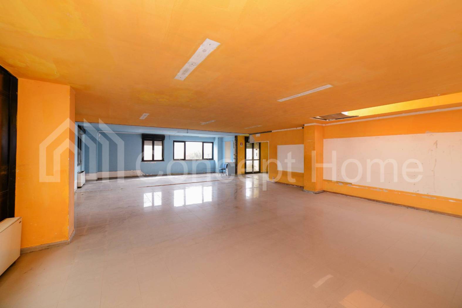 Locale commerciale in Vendita