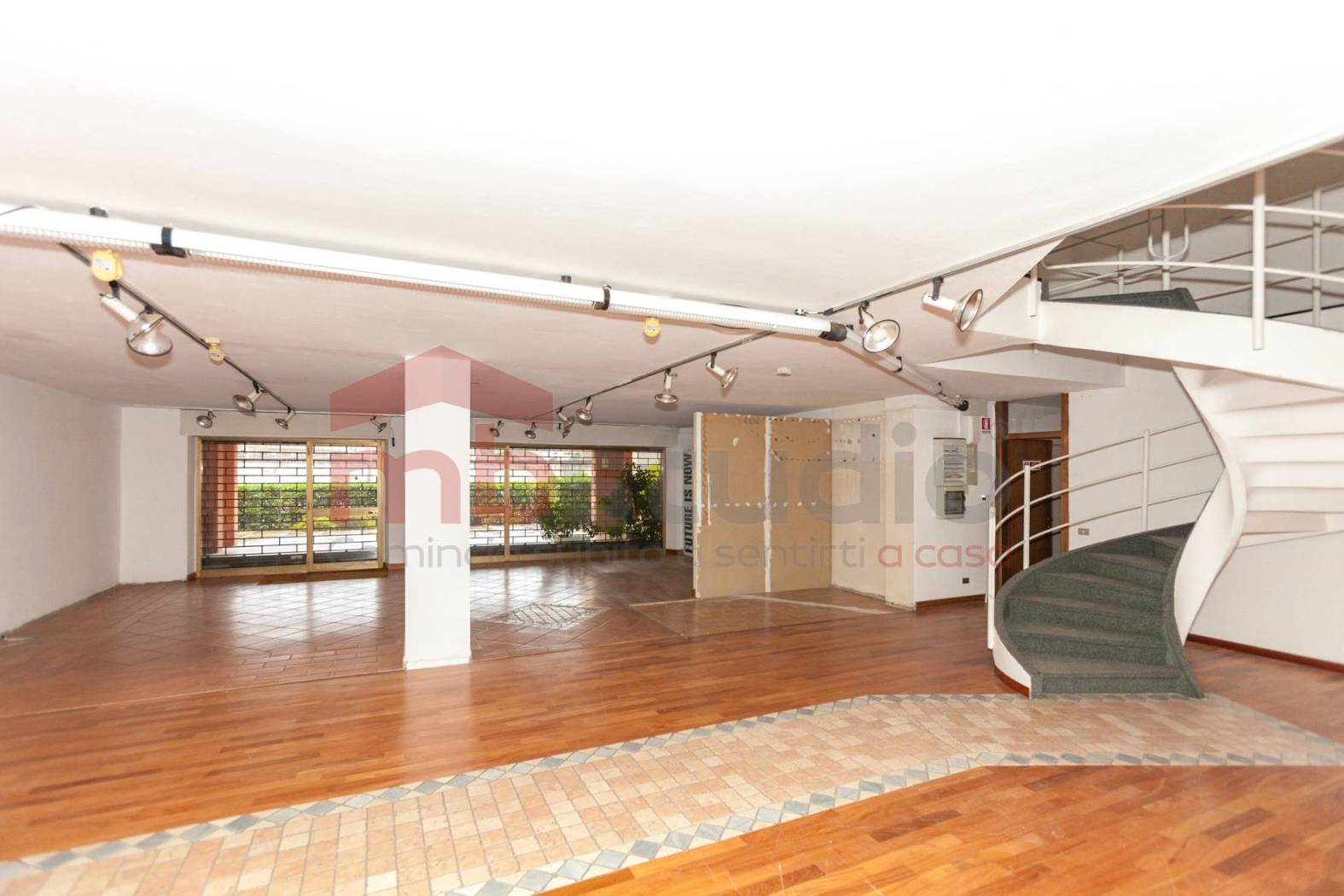 Locale commerciale in Vendita