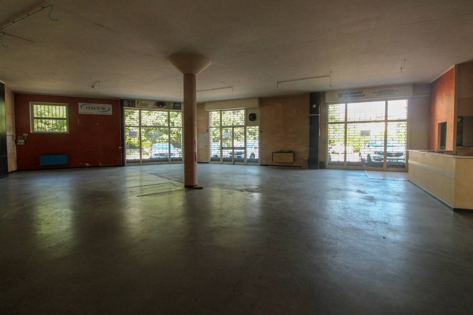 Locale commerciale in Vendita