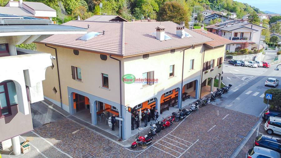 Locale commerciale in Vendita