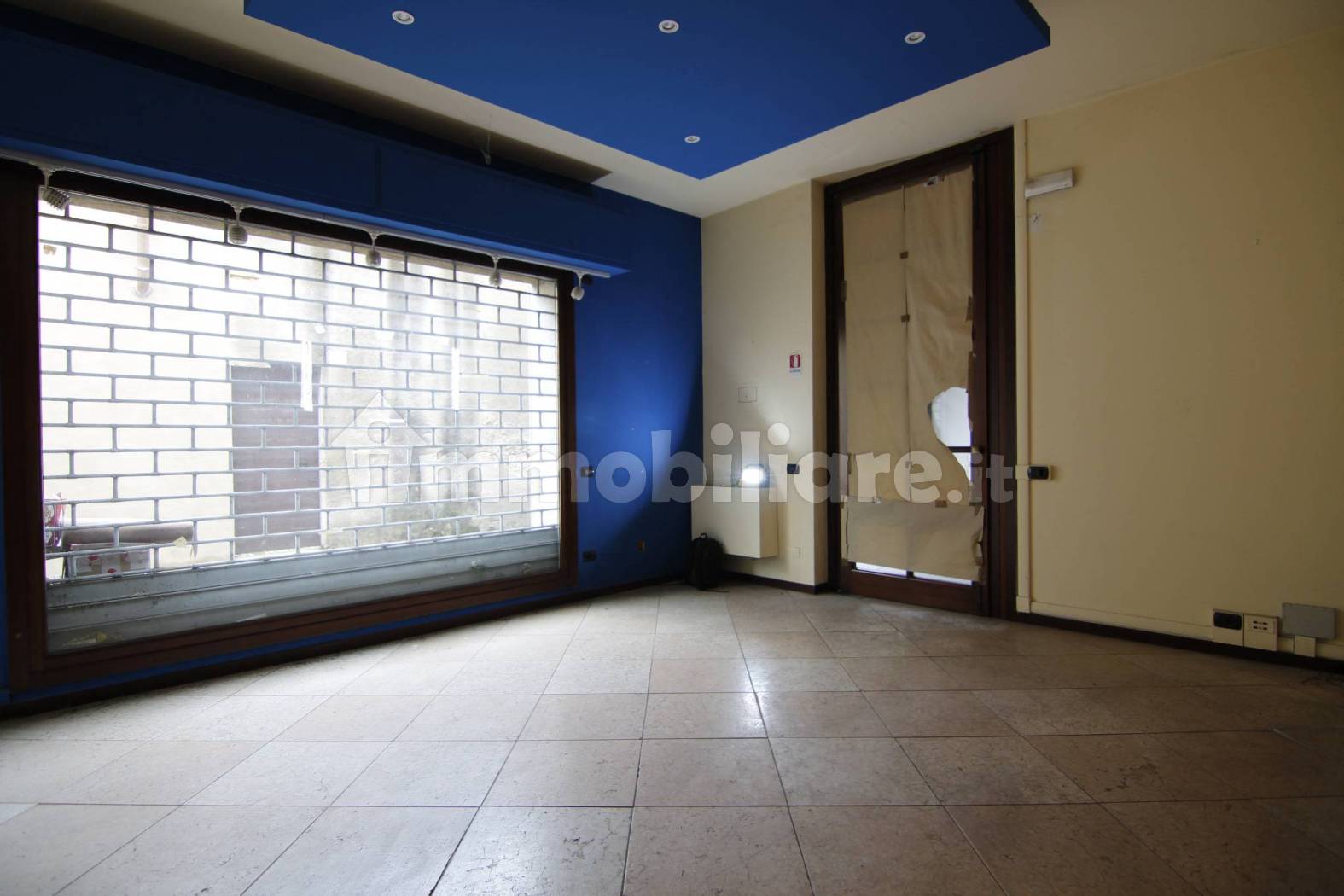 Locale commerciale in Vendita