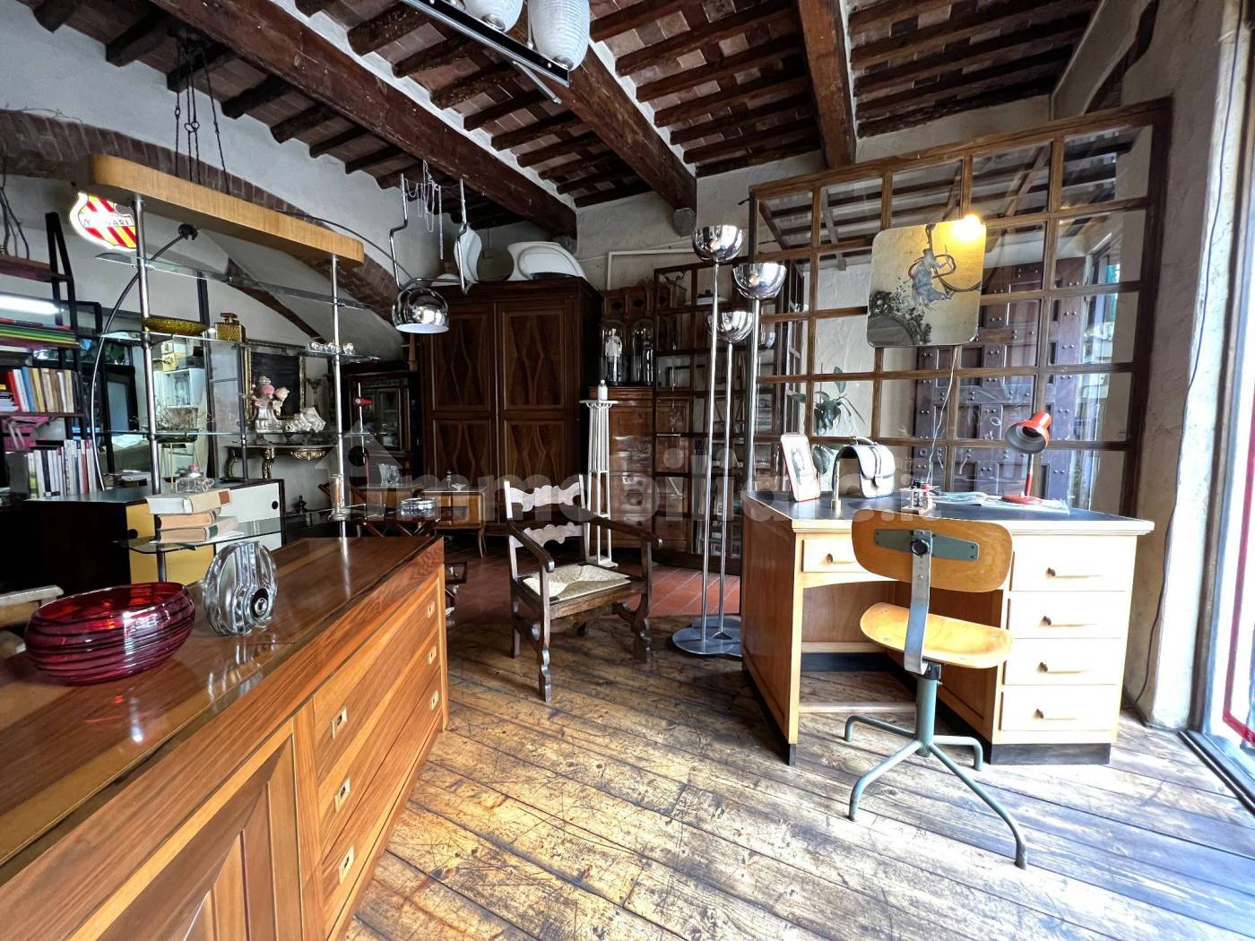 Locale commerciale con laboratorio in Vendita