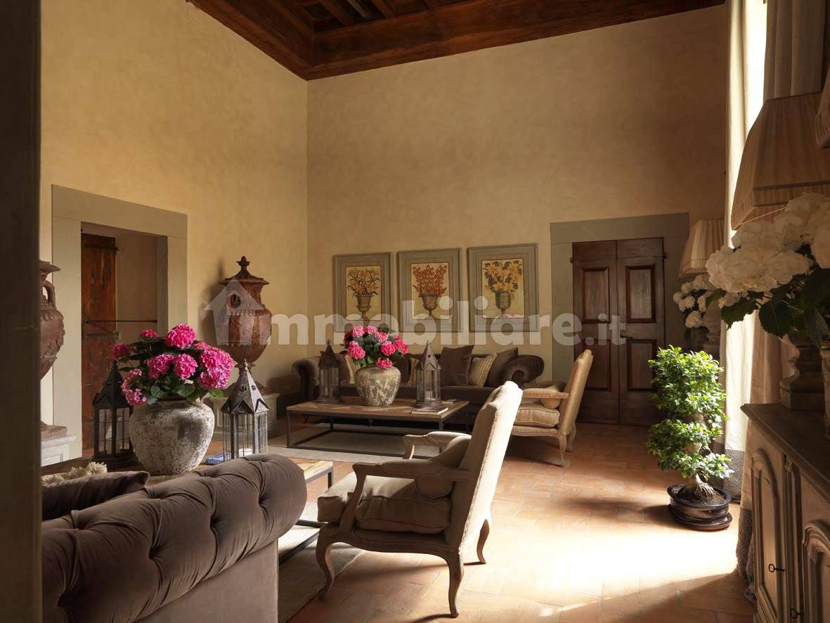 Appartamento via Curtatone e Montanara 15, Piazza della Sala, Pistoia