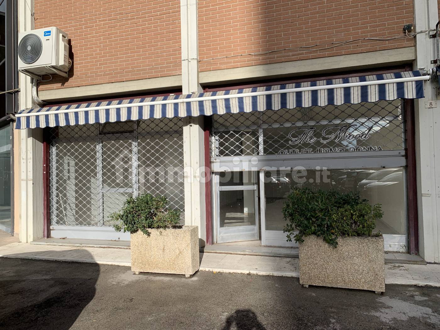 Locale commerciale in Vendita