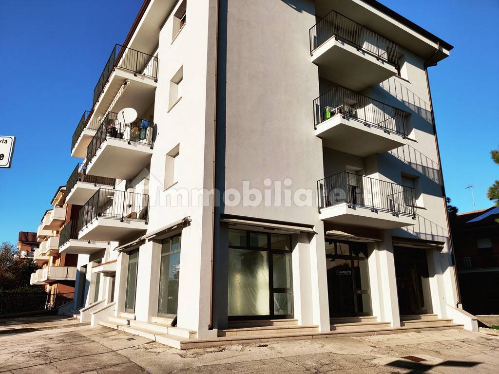 Locale commerciale in Vendita