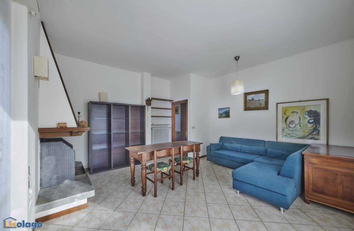 Trilocale via Segantini 8, Centro, Mandello del Lario