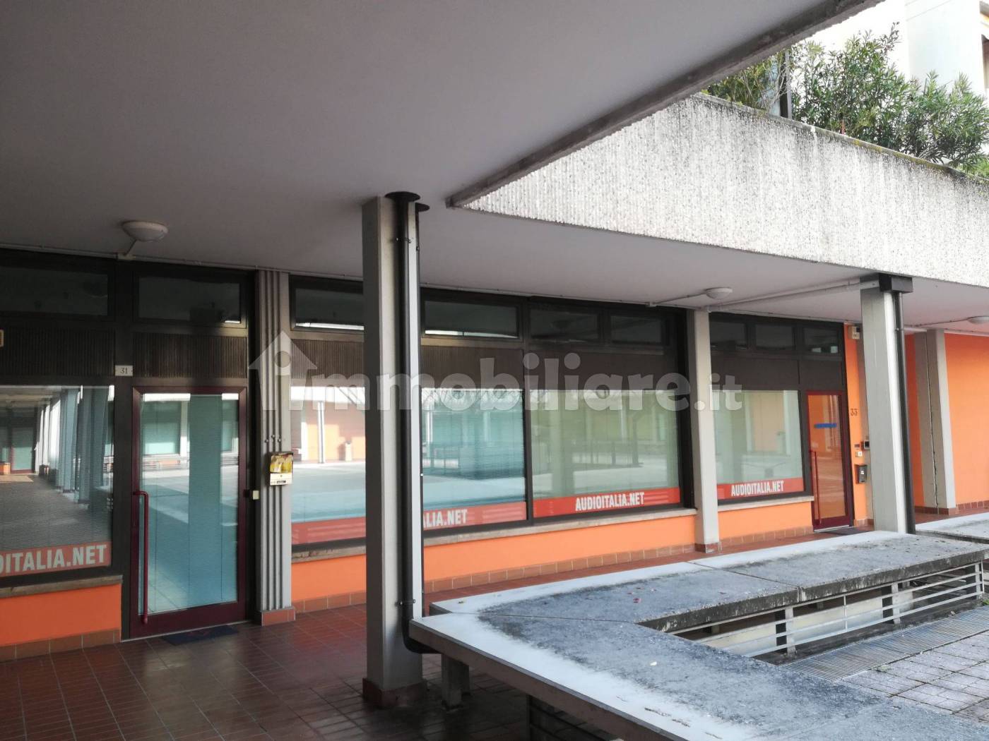 Locale commerciale in Vendita