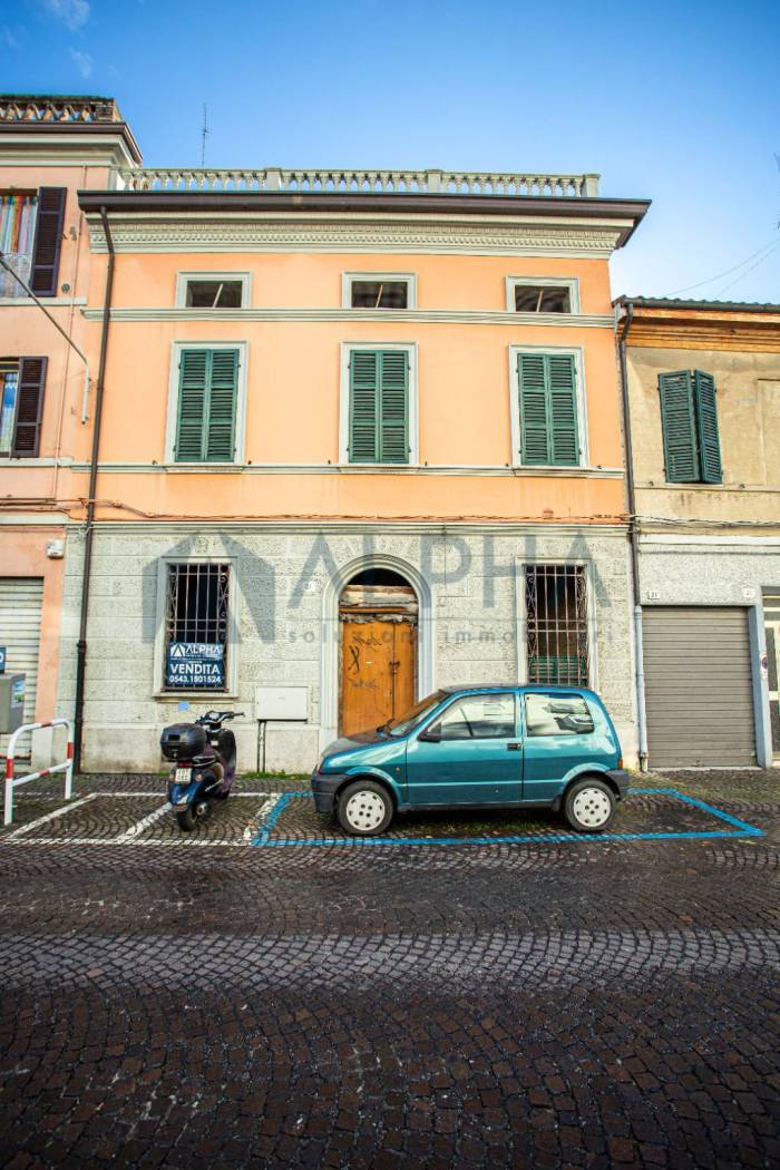 Terratetto unifamiliare via Romanello da Forlì, Centro Storico, Forlì