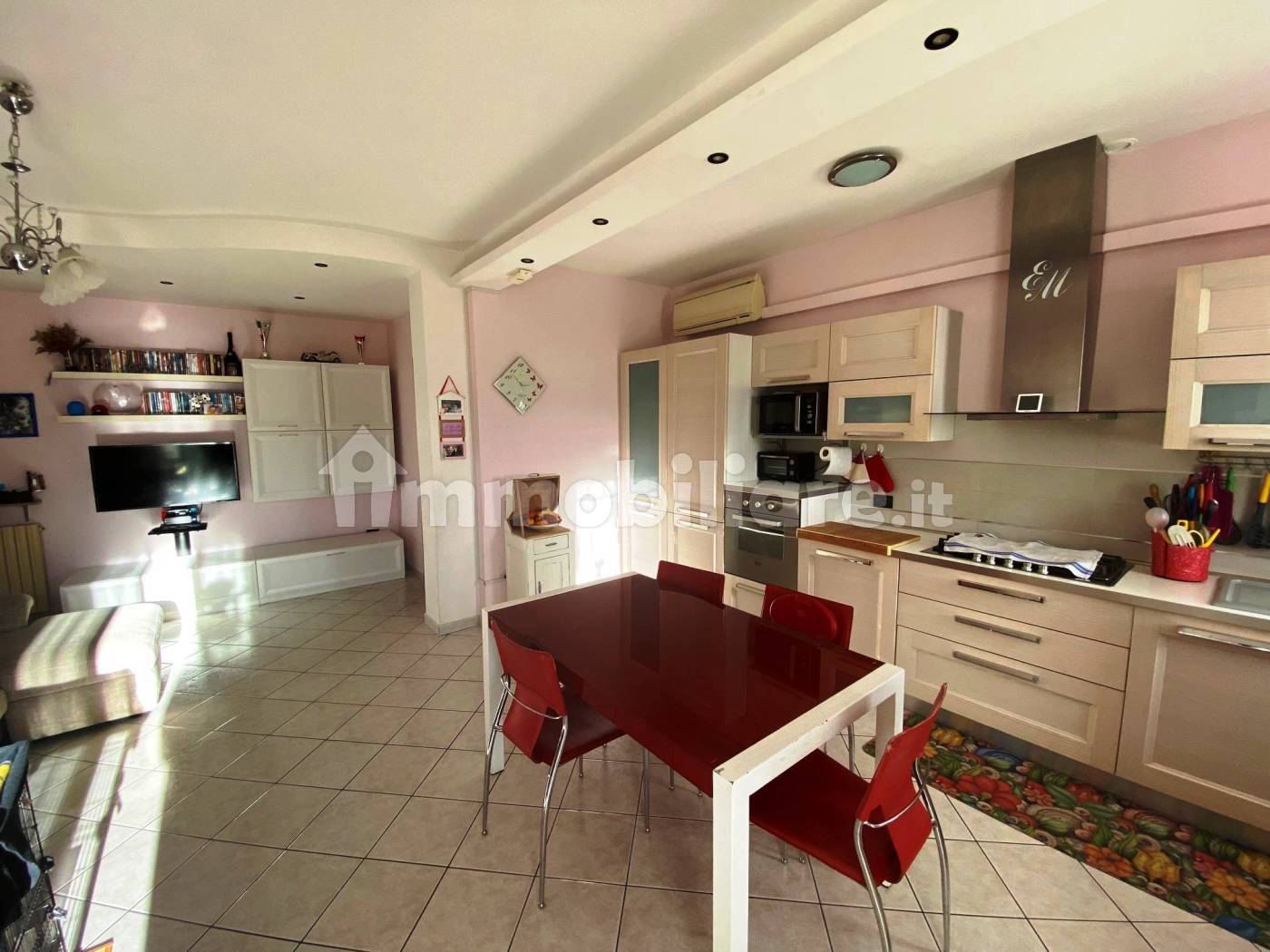 Trilocale ottimo stato, secondo piano, Centro, Matelica