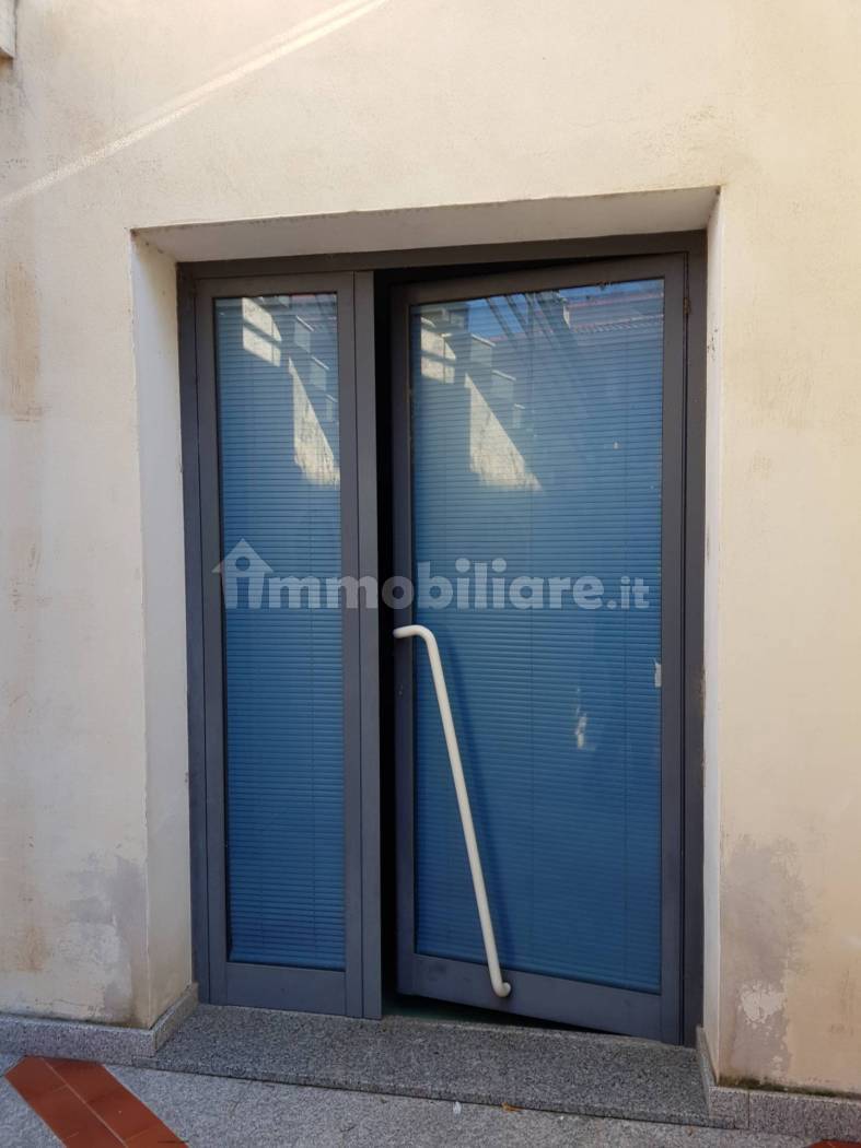 Locale commerciale in Vendita