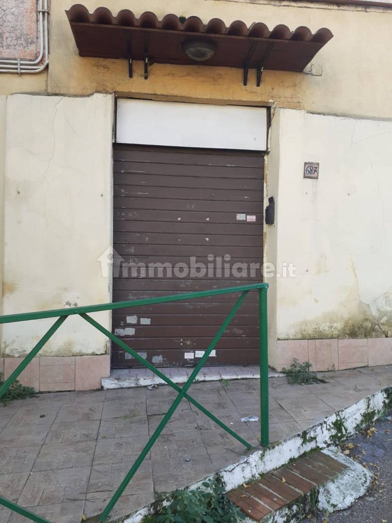 Locale commerciale in Vendita