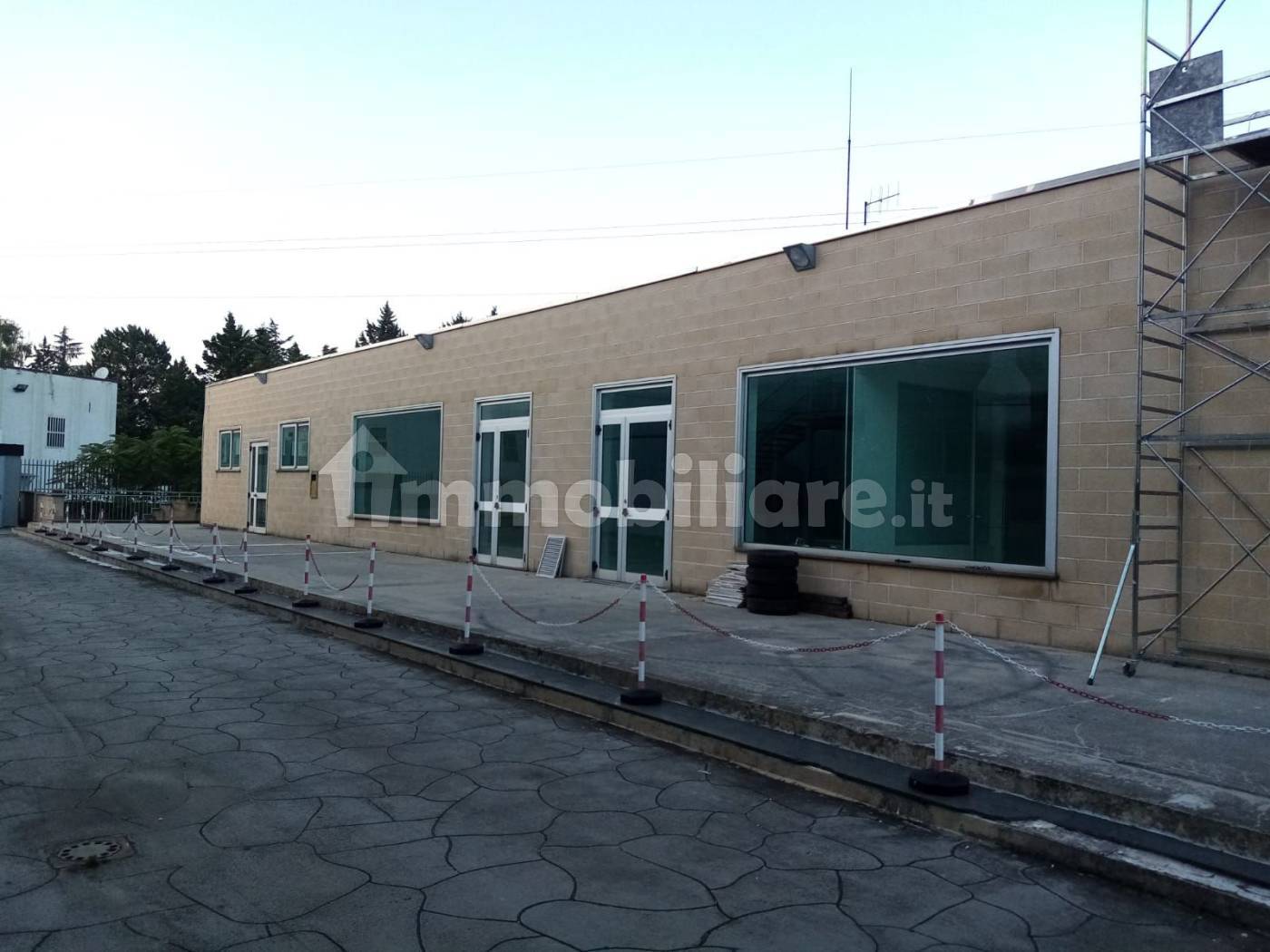 Locale commerciale in Vendita