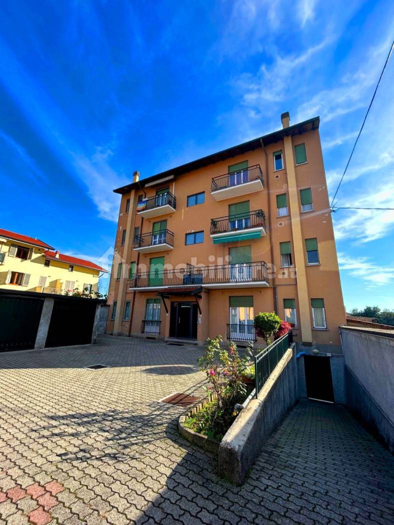 Trilocale via Alfonso Casati 117, Centro, Arcore