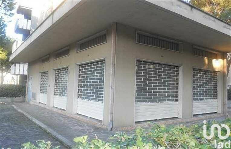 Locale commerciale in Vendita