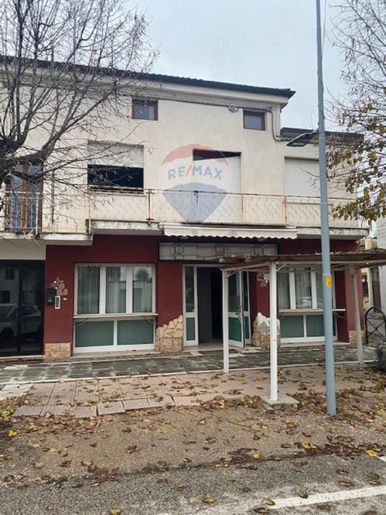 Locale commerciale in Vendita