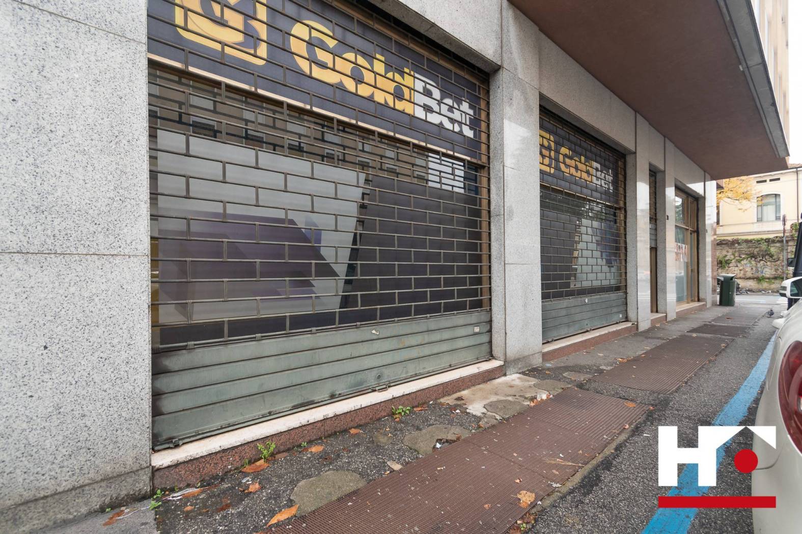 Attività commerciale con laboratorio in Vendita