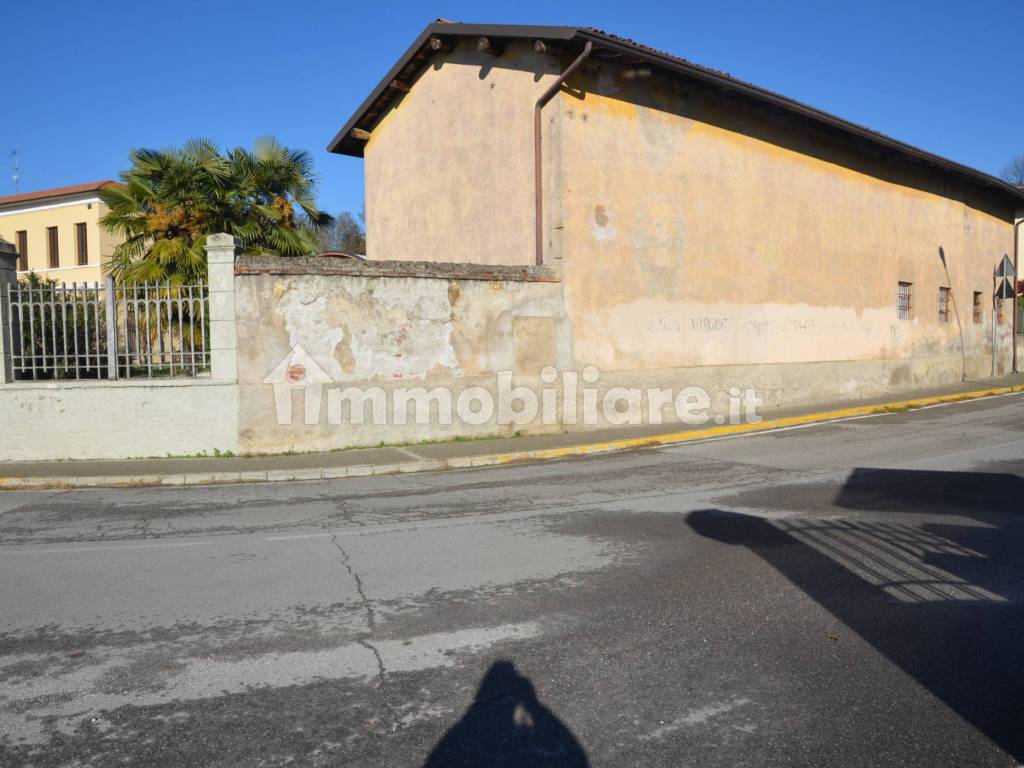 Vendita Rustico in via Santa Maria Crocifissa di Rosa 81 Capriano del ...