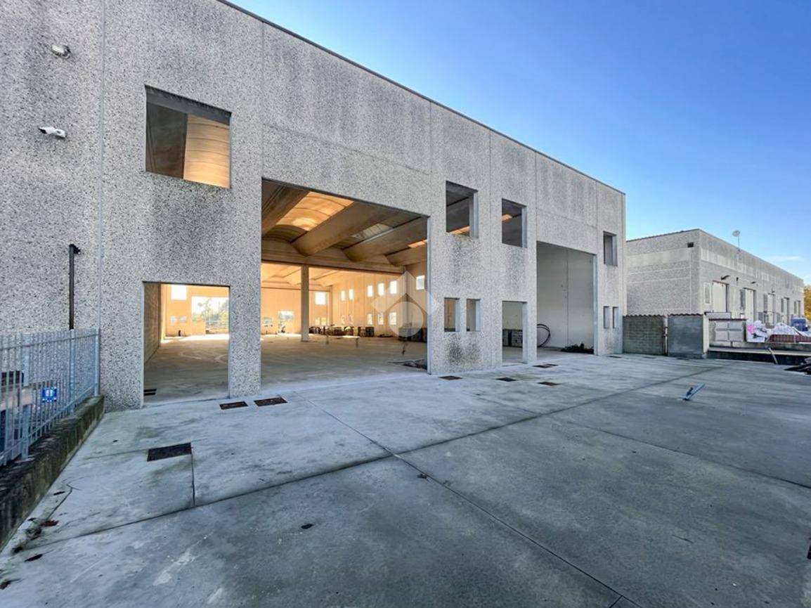 Capannone in Vendita