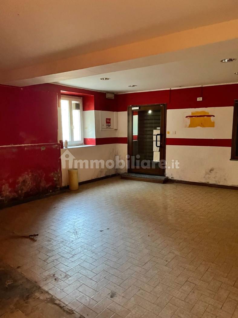 Locale commerciale in Vendita